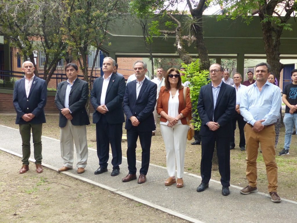 Con la inauguración de un mural, nuestra Facultad conmemoró los 40 años de la Recuperación de la ...